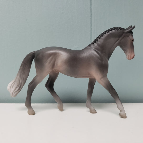 Nightfall LE-6 Grey Warmblood Chip By Jess Hamill - Stone Horses