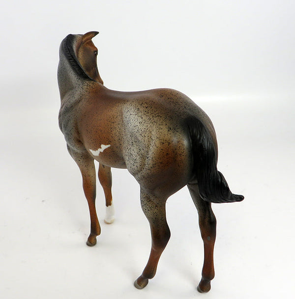POTENTIALLY HOT-LE-4 BAY ROAN WEANLING MODEL HORSE 2/14 - Stone Horses