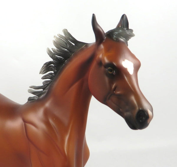 FORTITUDE=LE-4 SILVER BAY YEARLING MODEL HORSE SB 20 - Stone Horses