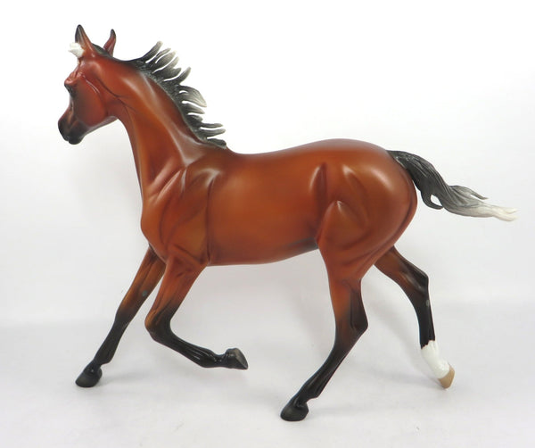 FORTITUDE=LE-4 SILVER BAY YEARLING MODEL HORSE SB 20 - Stone Horses