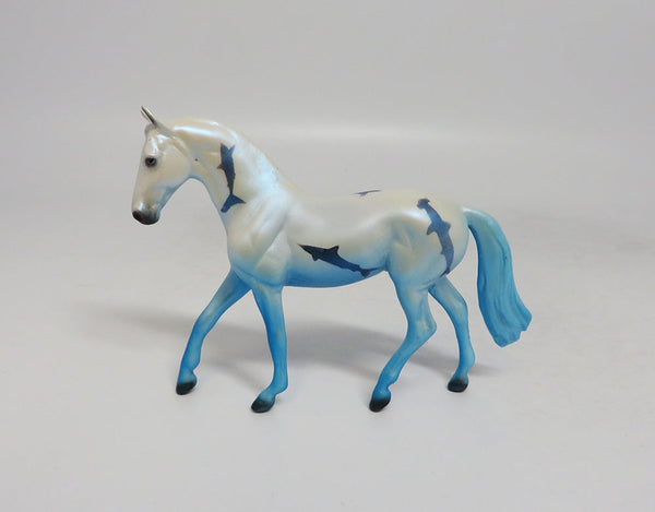 FEEDING FRENZY-LE-2 WARMBLOOD MODEL HORSE SW 18 - Stone Horses