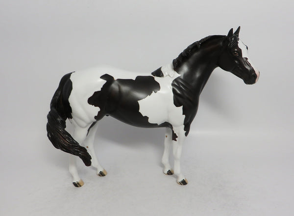 ADIOS - LE4 DARK CHESTNUT PINTO ISH MODEL HORSE SHCF2018 - Stone Horses