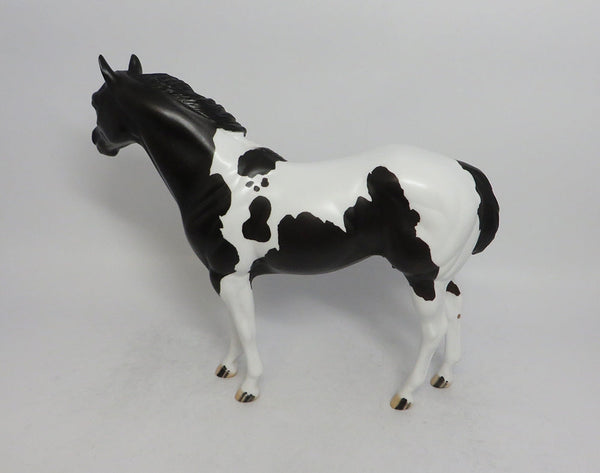 ADIOS - LE4 DARK CHESTNUT PINTO ISH MODEL HORSE SHCF2018 - Stone Horses